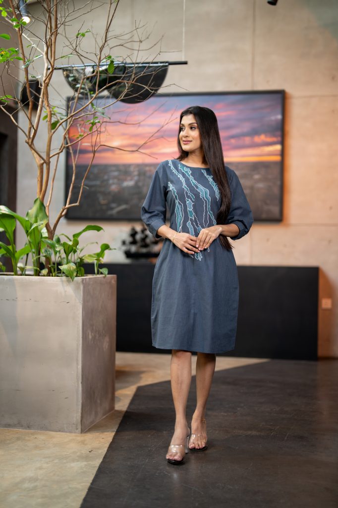 Abstract Embroidered Short Dress - La Vivente