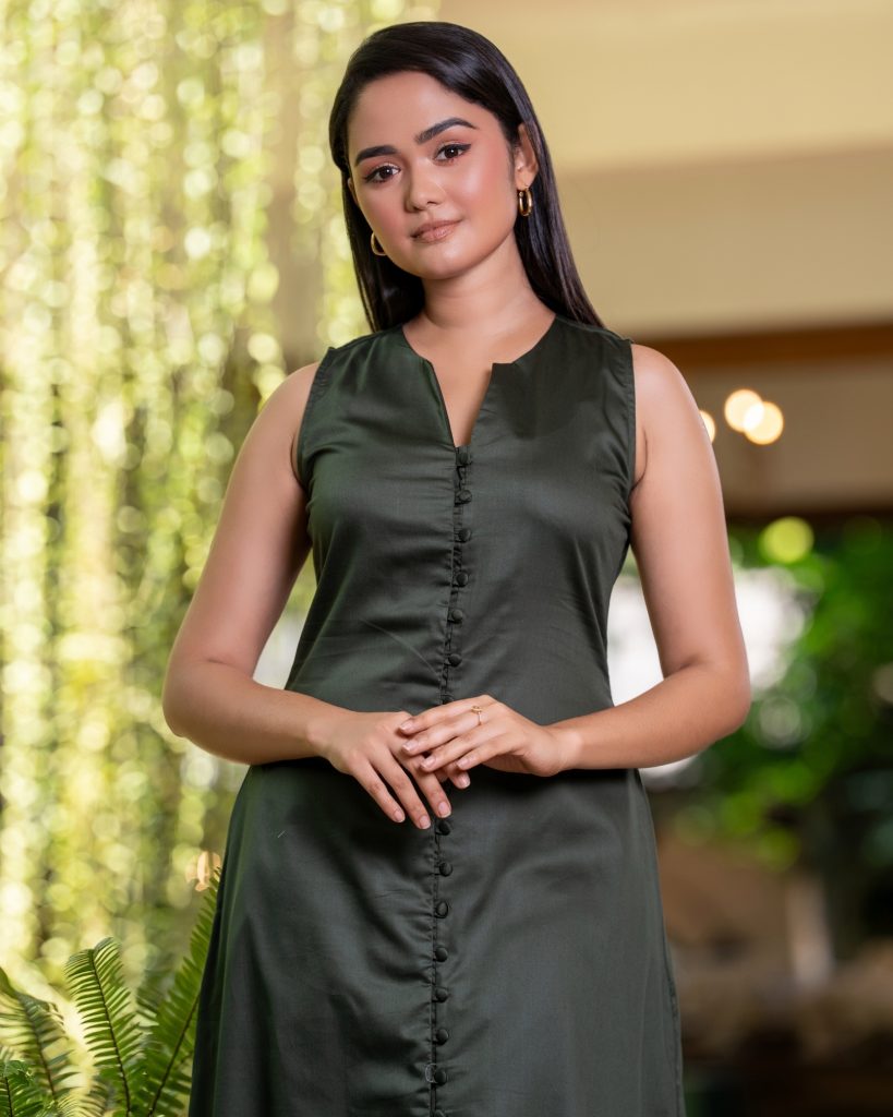 Sleeveless Notch Neck Button-Down Midi Dress - La Vivente